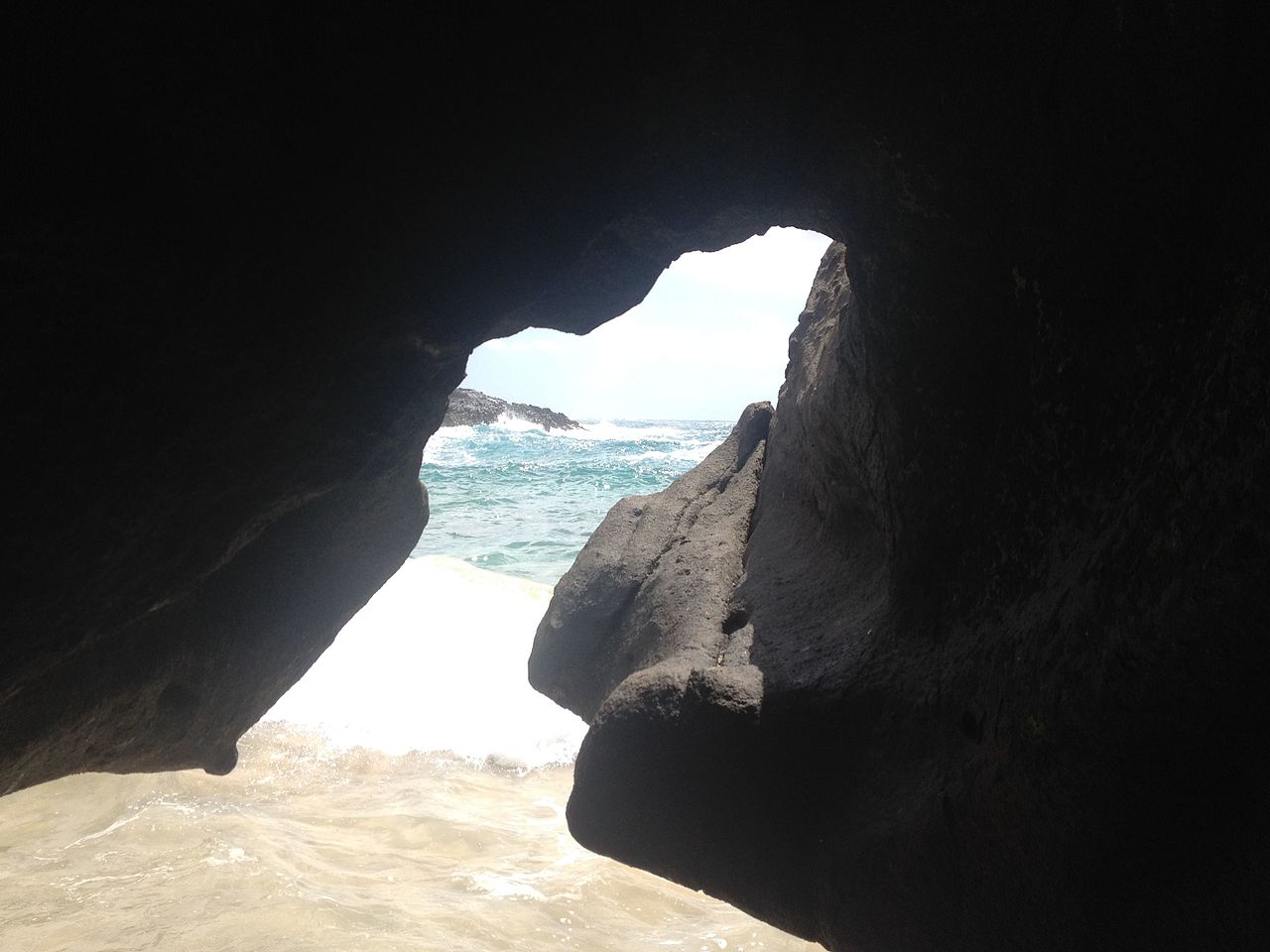 Cockroach Cove - Swim near Honolulu, Hawaii - Free Arenas