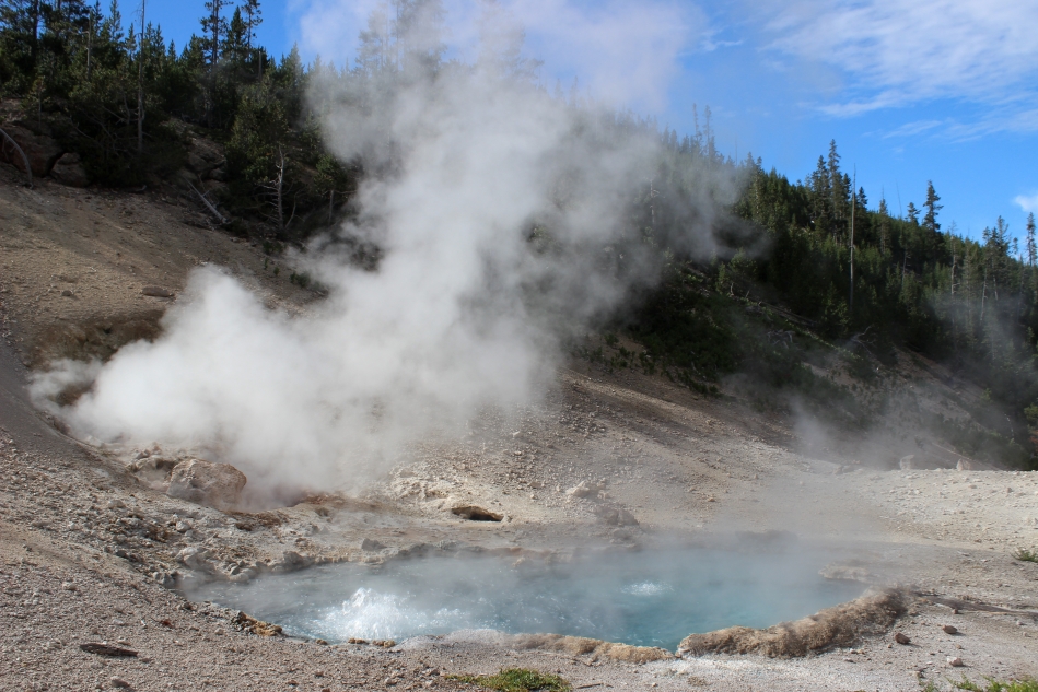 Beryl Spring / Emerald Spring - Hike near Norris, Yellowstone National ...
