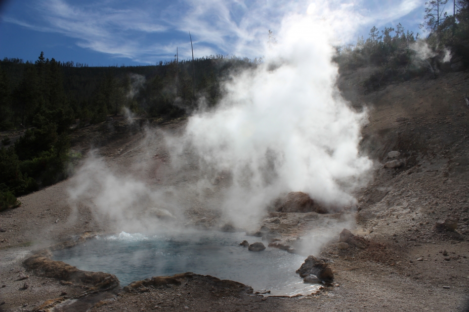 Beryl Spring / Emerald Spring - Hike near Norris, Yellowstone National ...